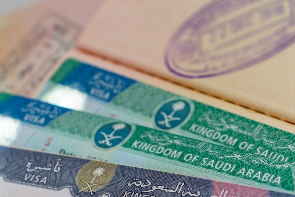 Saudi Arabia Suspends Temporary Work Visas for Workers From 17 ...